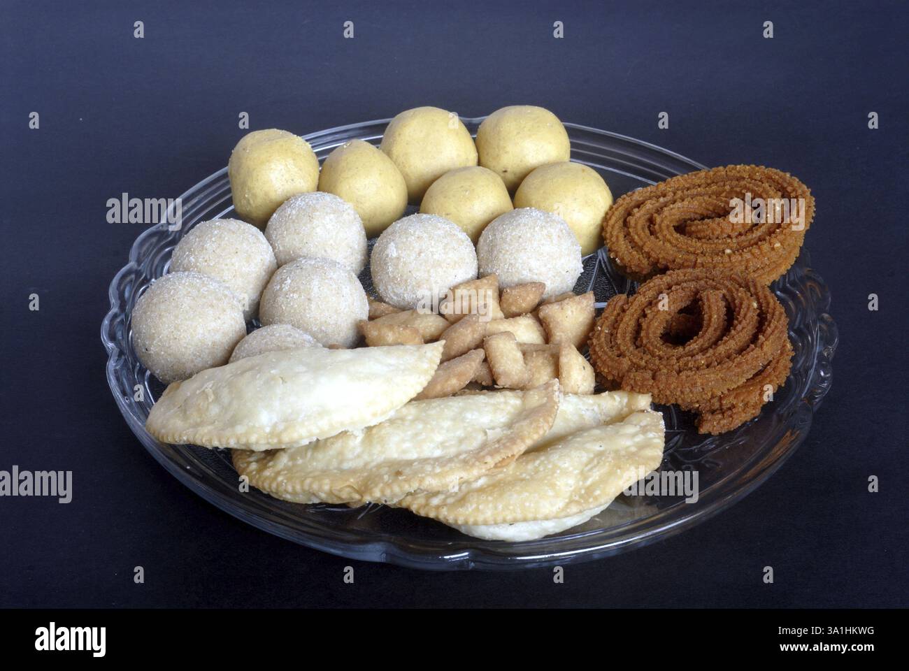 Besan ladoo, Rava ladoo, Karanji, Shankarpali and Bhajani Chakli ...