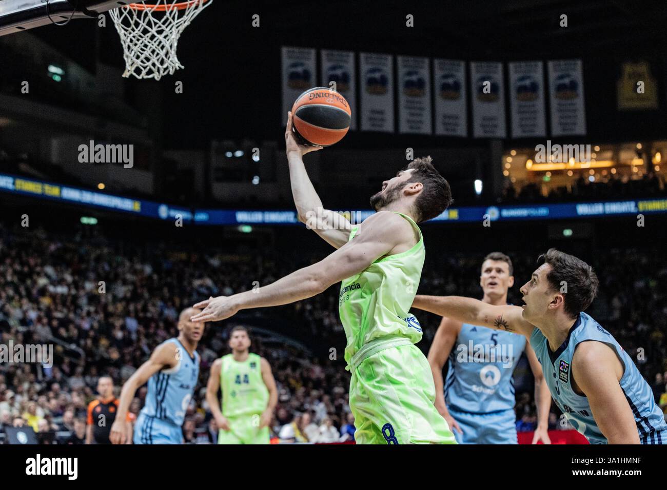 Dario Brizuela (L) of FC Barcelona and Matteo Spagnolo (R) of Alba ...