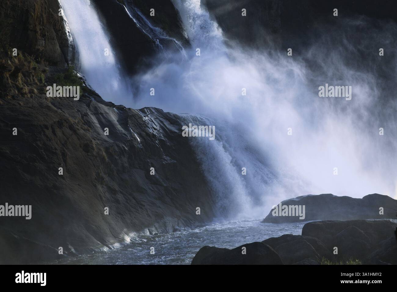 Picnic spot, landscape Athirappilly waterfall gushing water spray ...