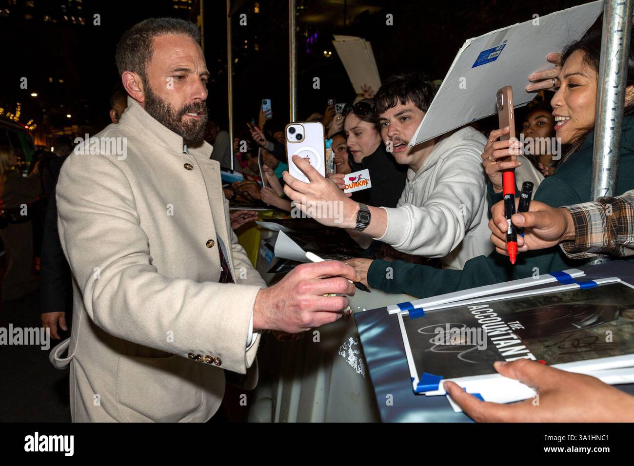 Austin, USA. 08th Mar, 2025. Ben Affleck signs autographs at the ...
