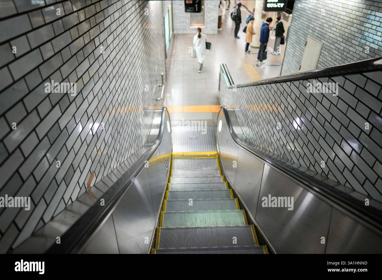 Elevator descends in business center hi-res stock photography and images - Alamy