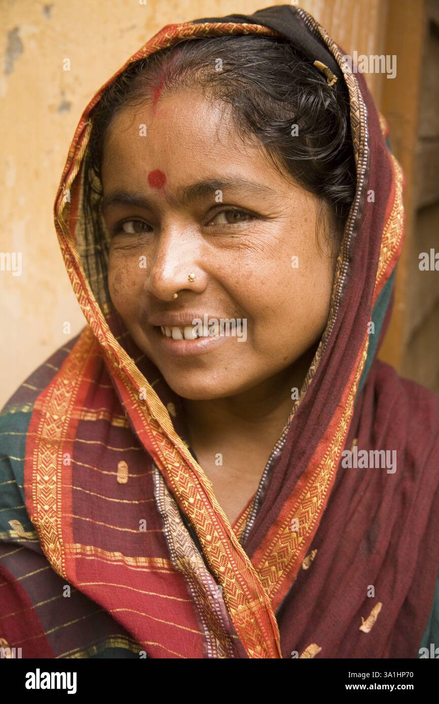 42 years old Bengali married female red dot on forehead, village Tauta ...