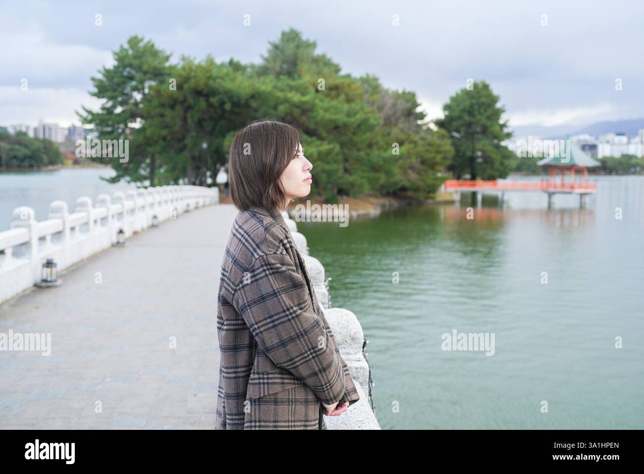 Winter at Ohori Park in Chuo Ward, Fukuoka City, Japan. A 29-year-old ...