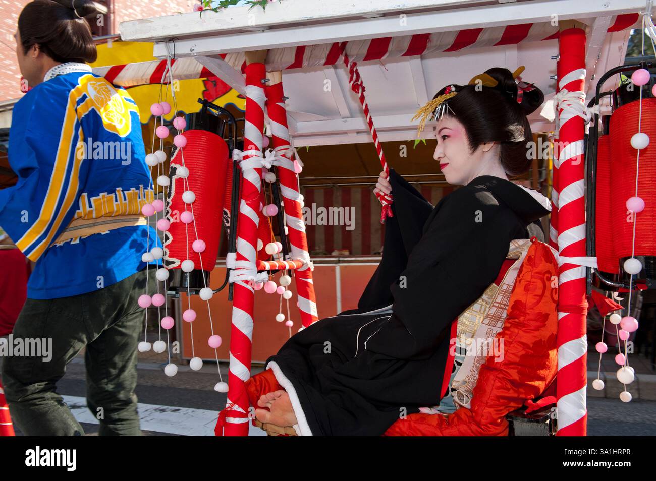 Movie actor from Uzumasa Toei Studios dressed like a Kyoto geisha ...