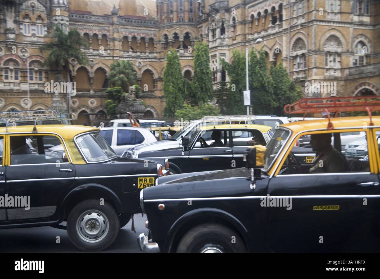 Black yellow taxis standing for condolence for dead victim of 7/11 ...