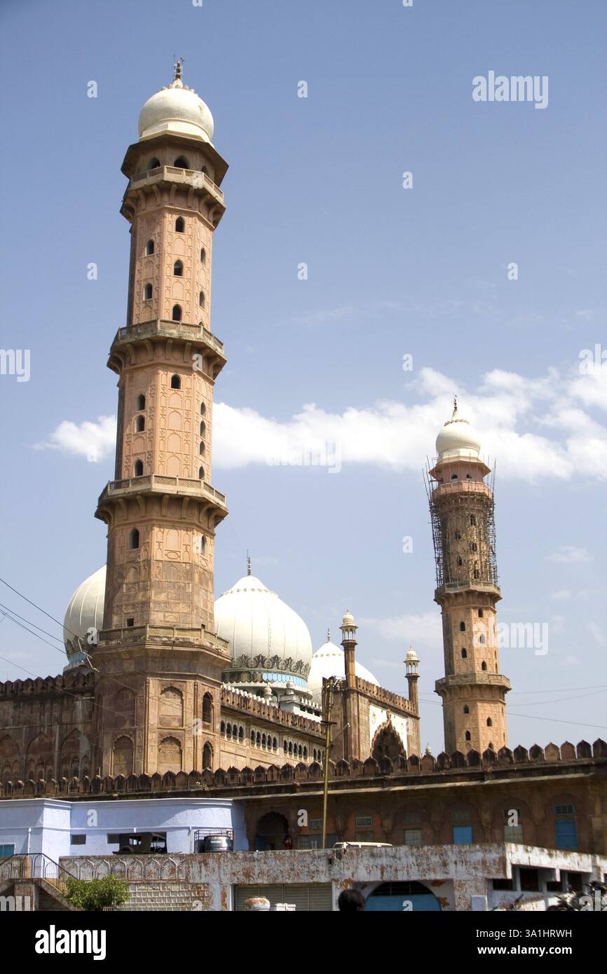 Taj ul Masjid mosque commenced by Shah Jahan begum but never really ...
