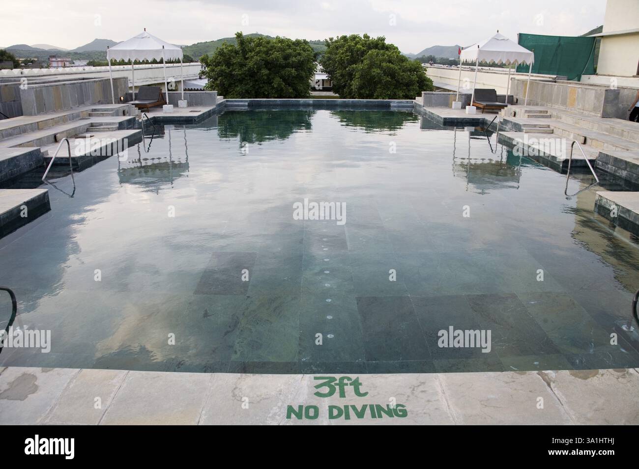 One massive swimming pools hi-res stock photography and images - Alamy