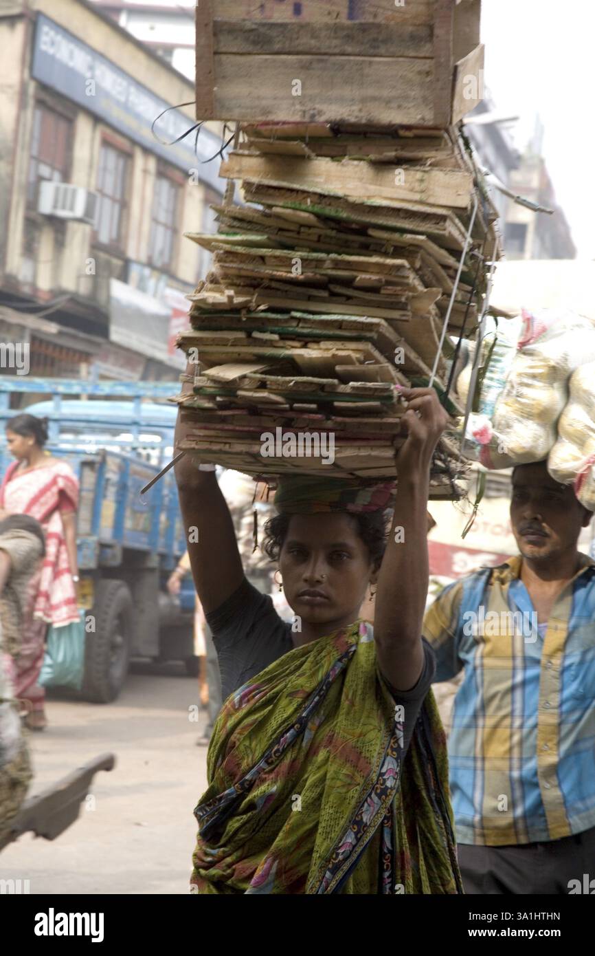 Workers head load hi-res stock photography and images - Alamy