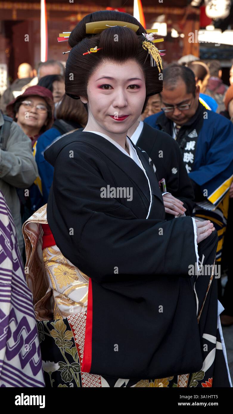 Female movie actor from Uzumasa Toei Studios dressed like a Kyoto ...
