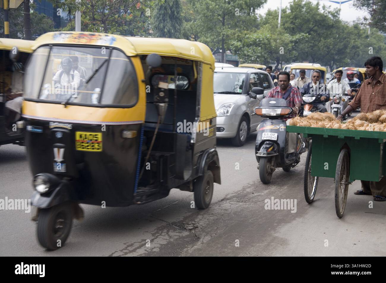 M g road bangalore hi-res stock photography and images - Alamy
