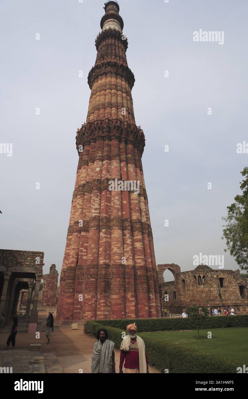 Qutb Minar built in 1311 red sandstone tower, Indo-Muslim art, Delhi ...