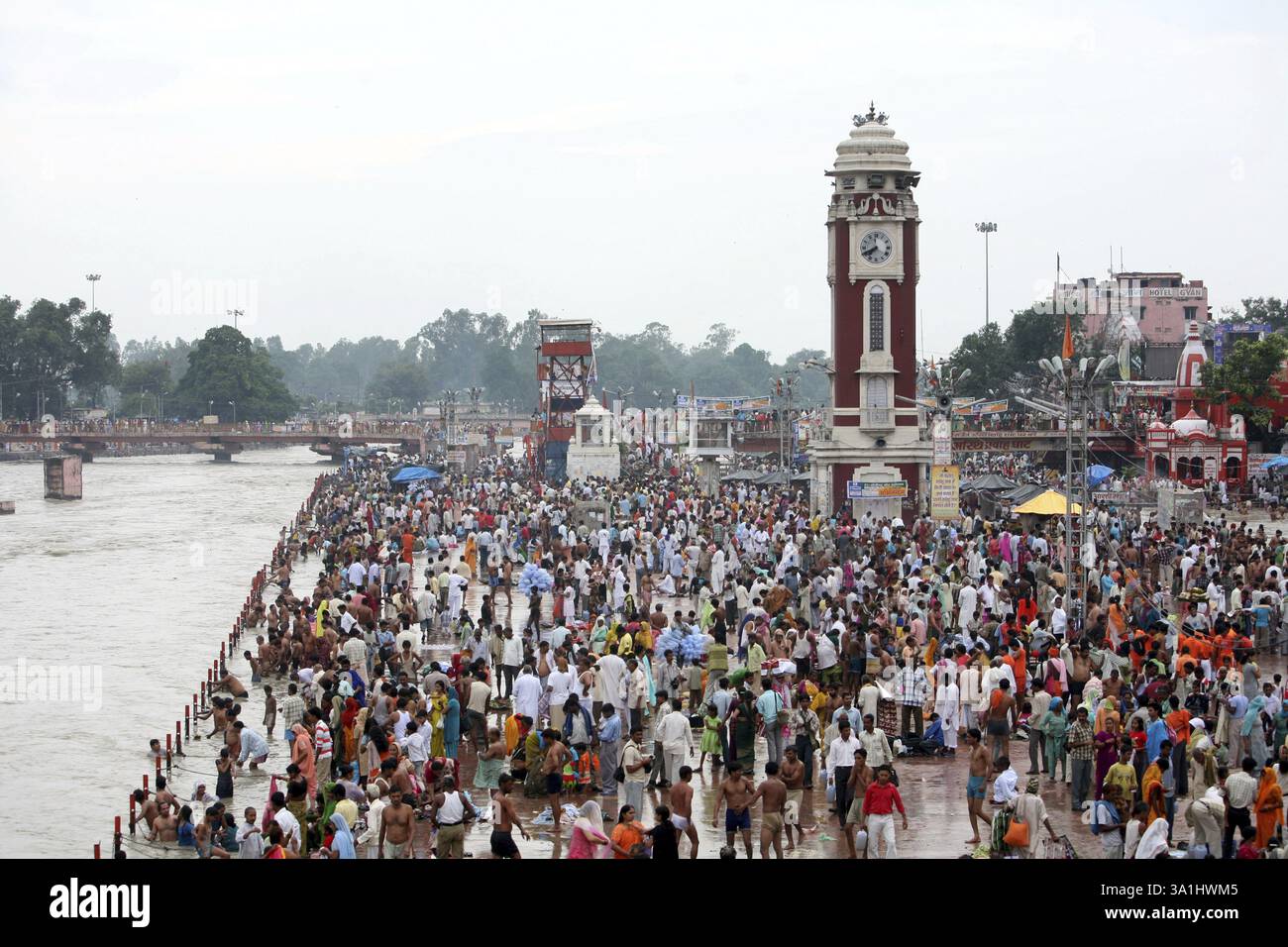 Devotees taking holy dip, Har Ki Pauri literally means Footsteps of the ...