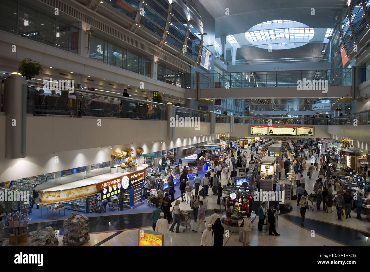 Crowd in shopping market at Dubai International Airport, Dubai Middle ...