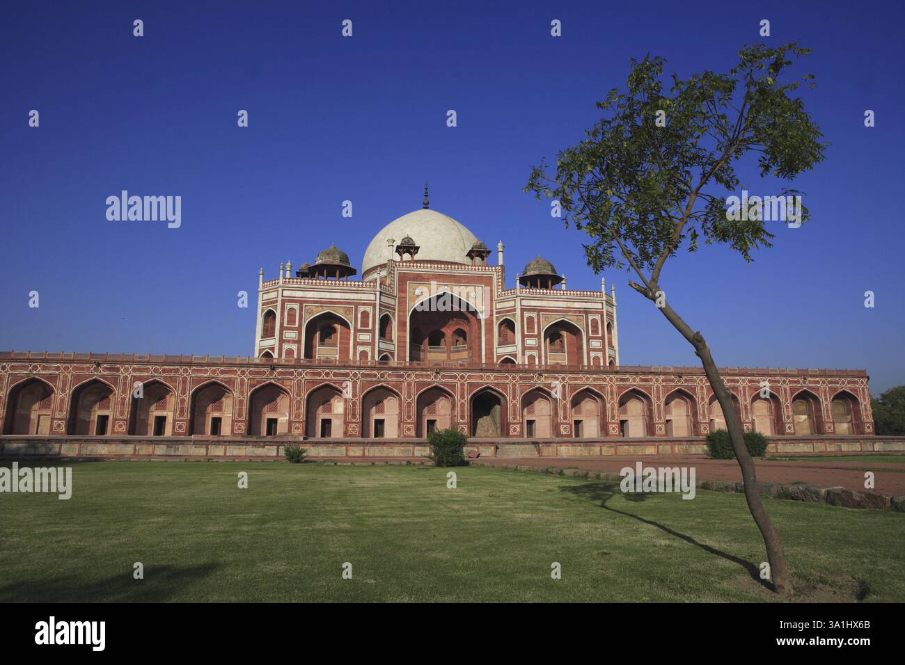 Humayun's tomb built in 1570 made from red sandstone and white marble ...