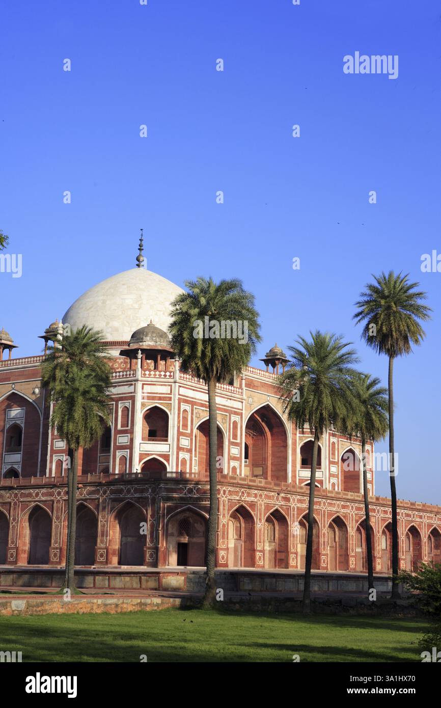 Humayun's tomb built in 1570 made from red sandstone and white marble ...