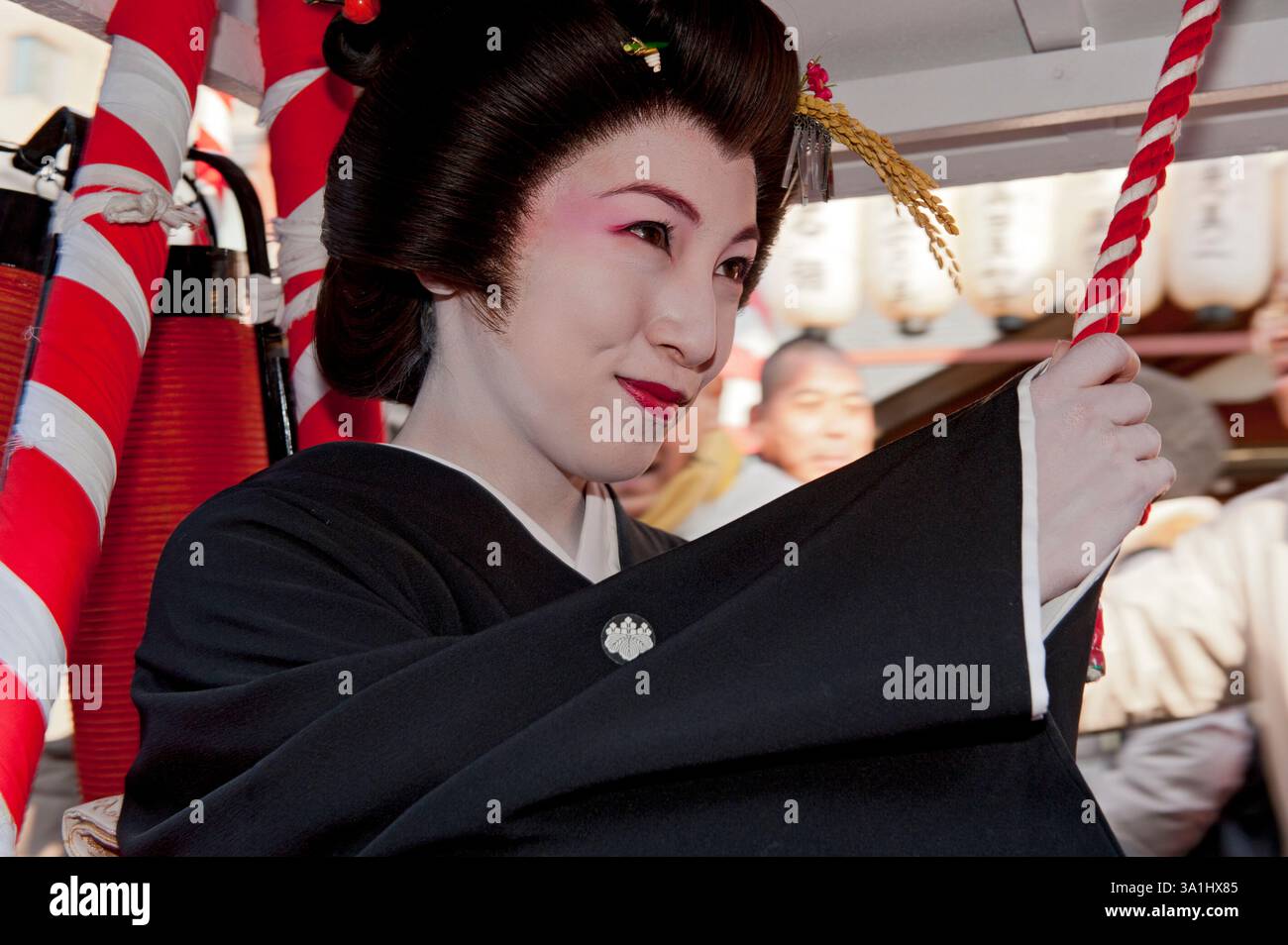 Movie actor from Uzumasa Toei Studios dressed like a Kyoto geisha ...