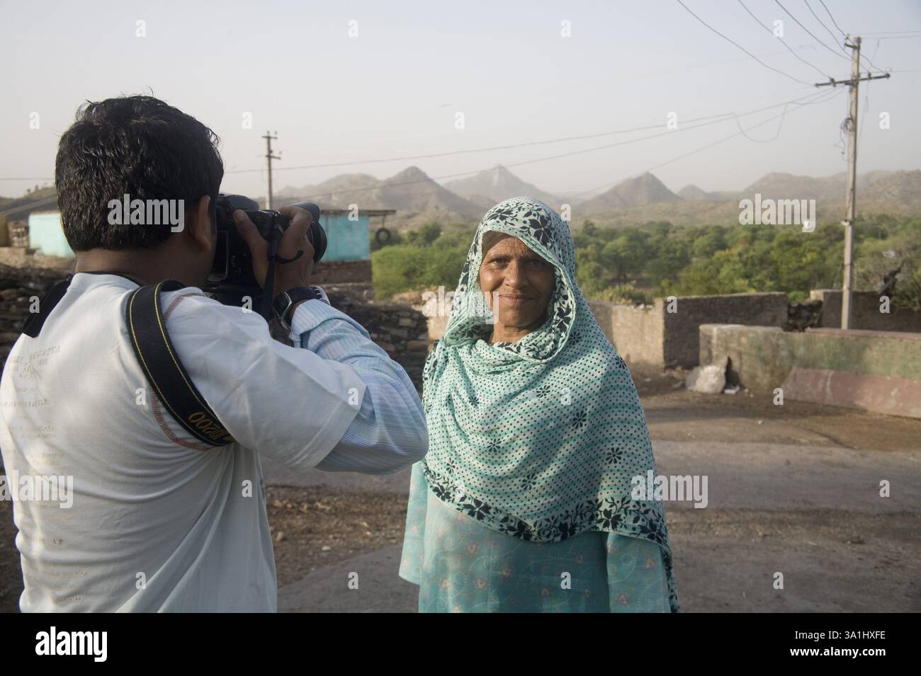 Photojournalist Atul Loke shooting picture of rural old woman in green ...