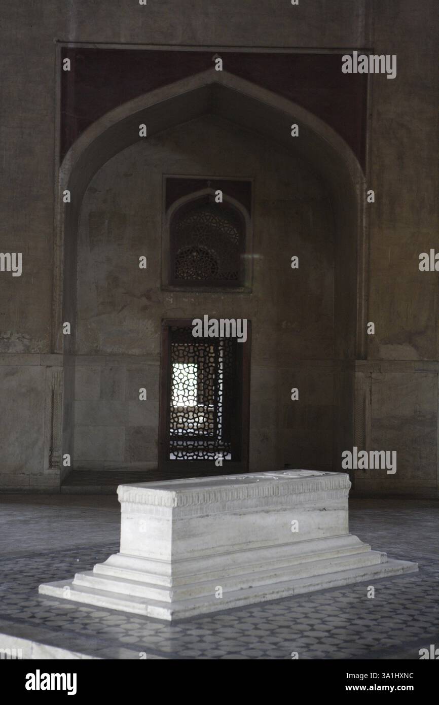 Main tomb chamber in Humayun's tomb built in 1570, Delhi, India UNESCO ...