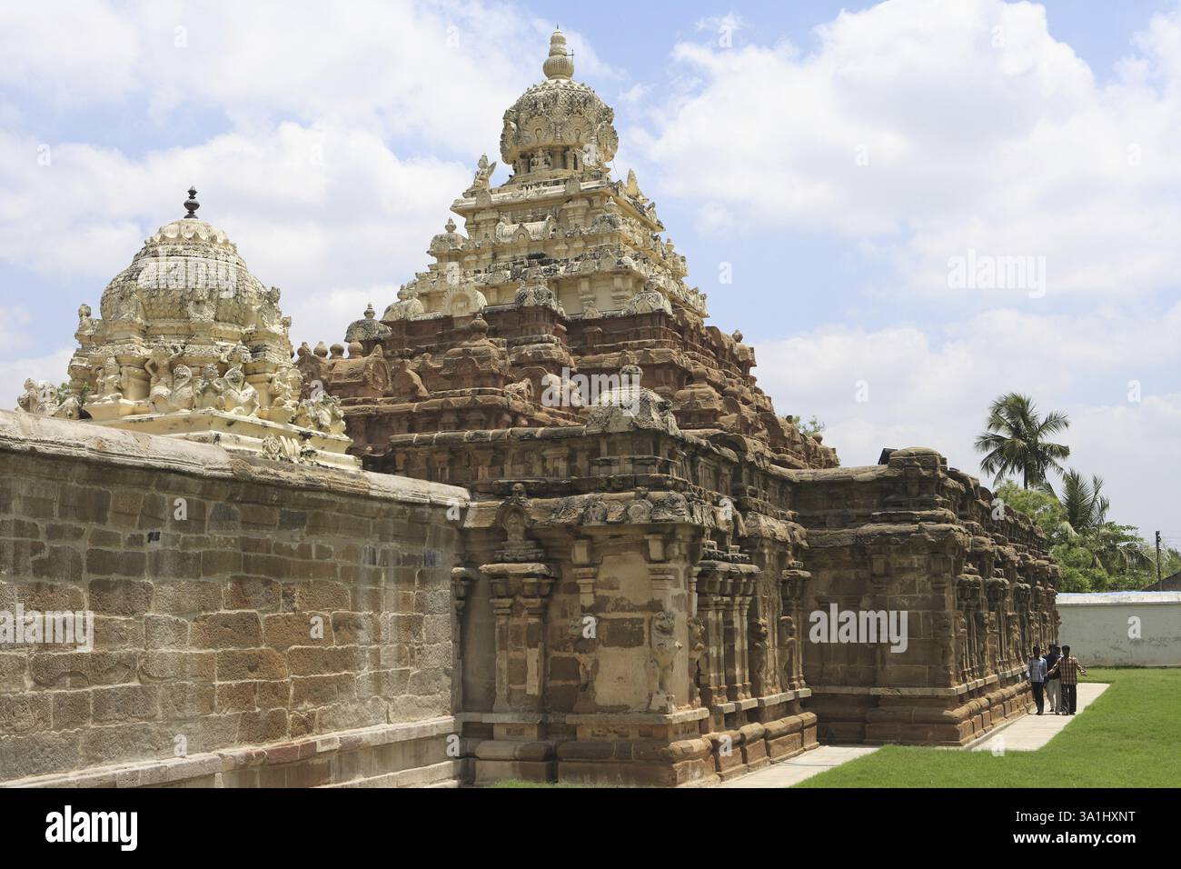 Vaikuntha perumal temple, dedicated to lord vishnu, built in a.d. 674 ...