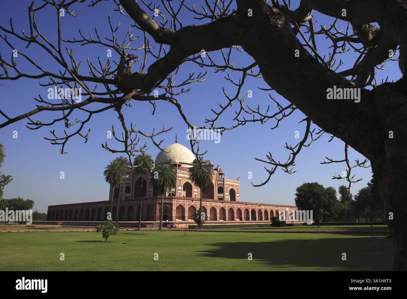 Humayun's tomb built in 1570 made from red sandstone and white marble ...