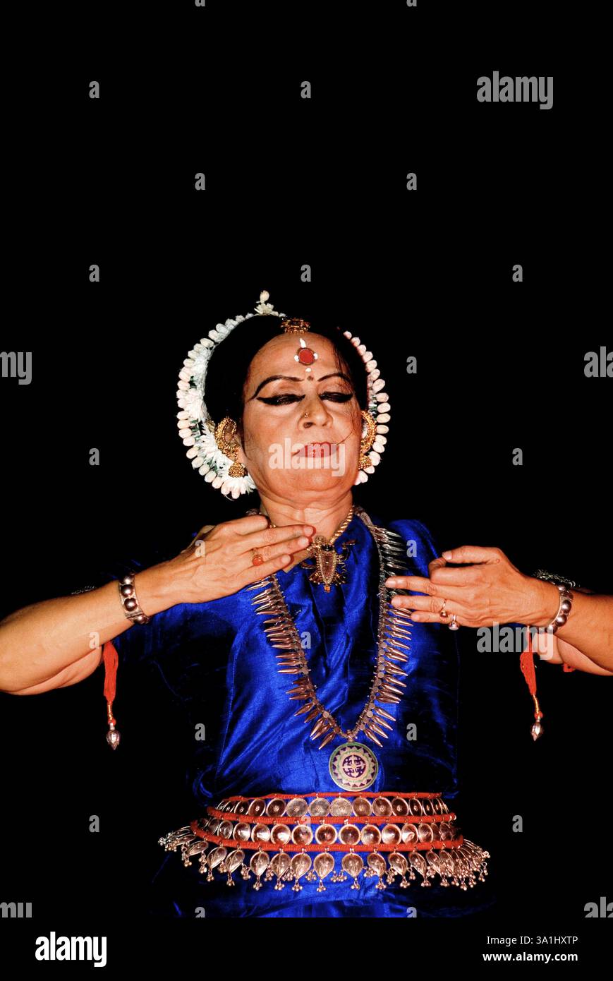 Famous dancer Dr. Solalman Singh performing at Mumbai museum, Bombay ...