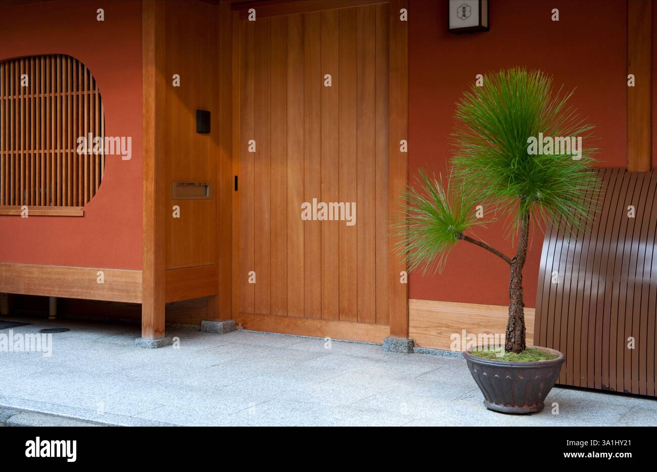 Kyoto machiya townhouse in Miyagawa-cho uses traditional architectural ...