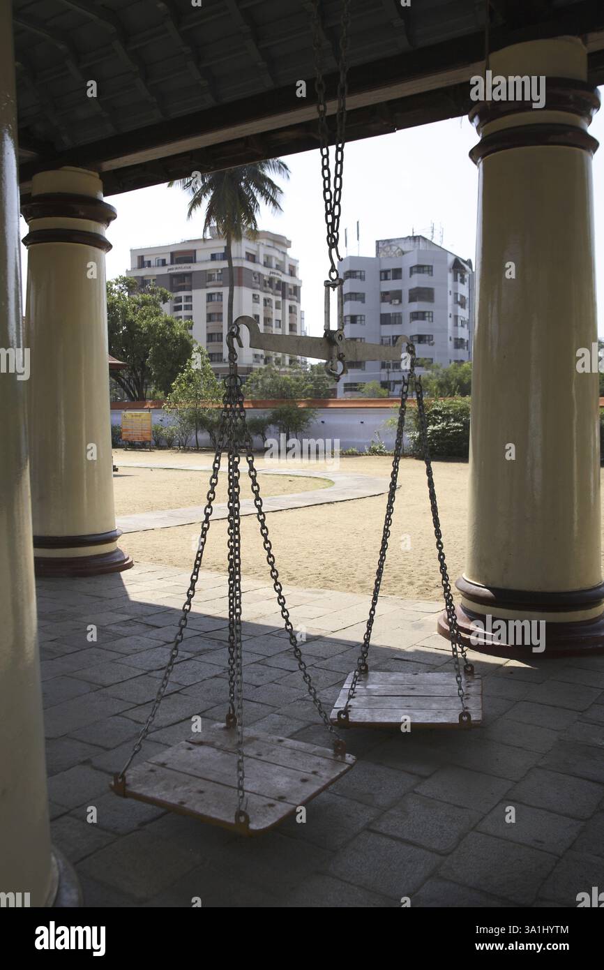 The balance scale at Ernakulam Shiva temple, Ernakulathappan, Ernakulam ...