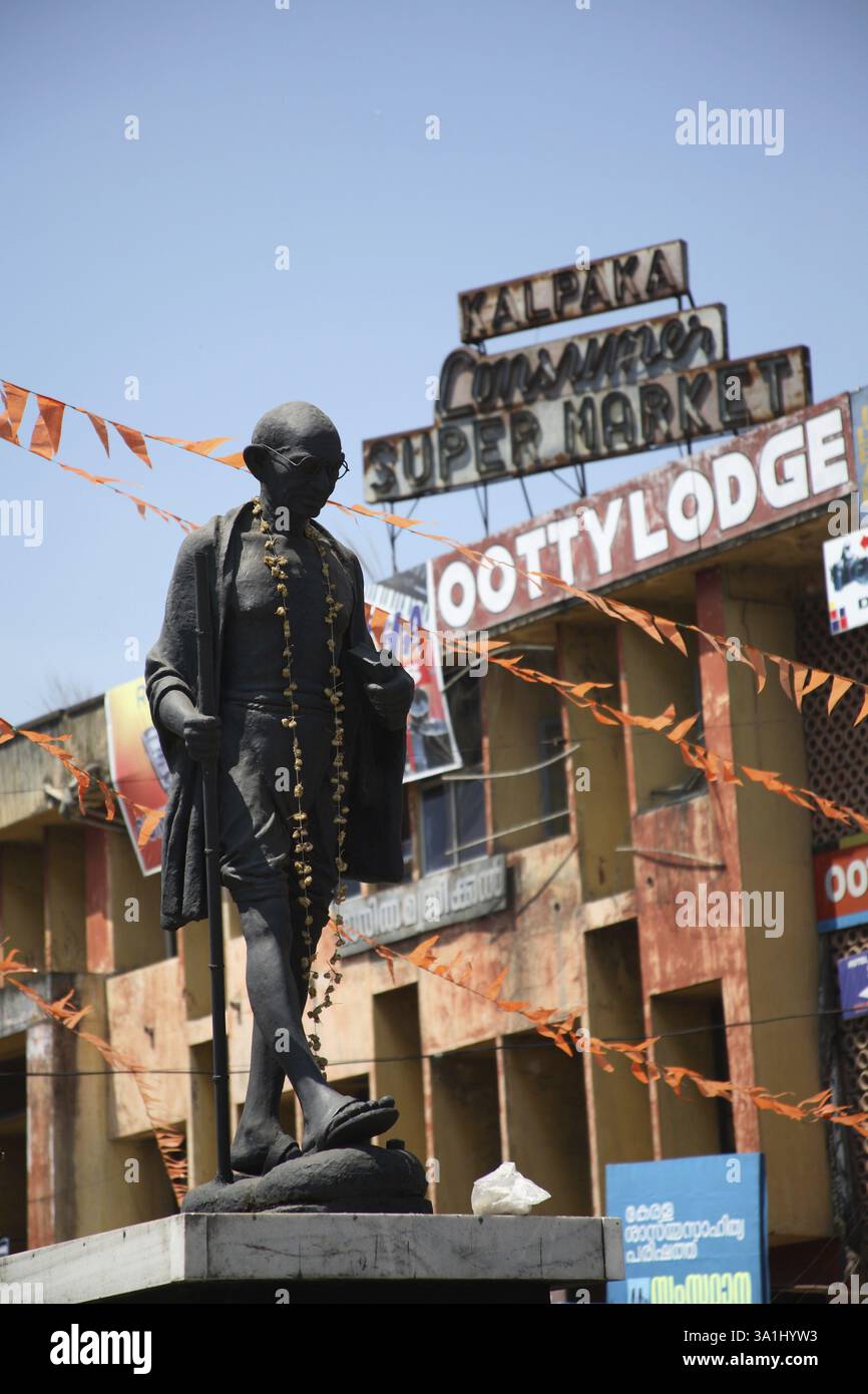 Statue mahatma gandhi kottayam kerala hi-res stock photography and ...