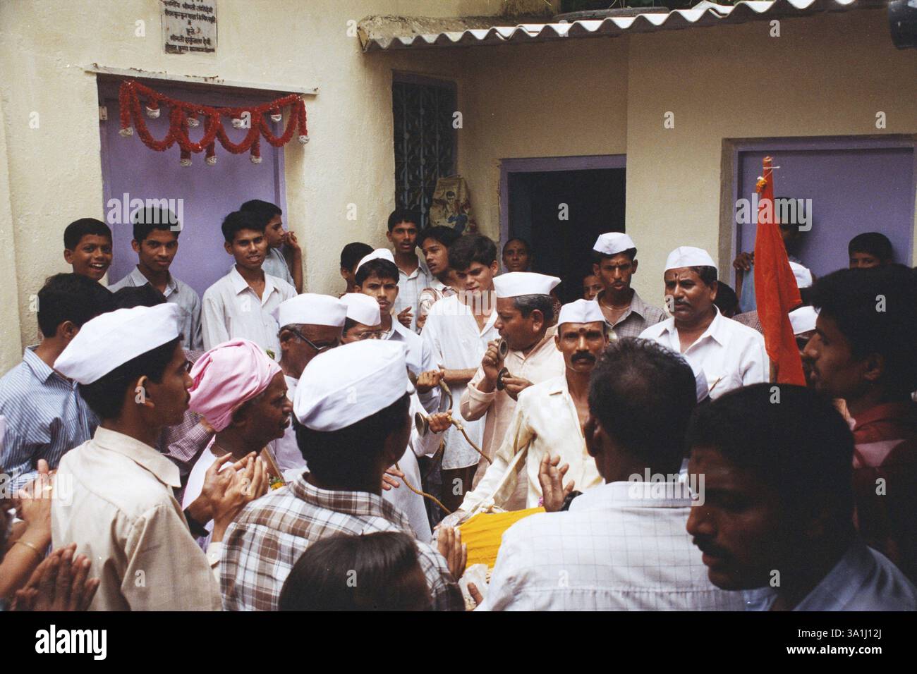 Varkari celebrating ekadashi at Vithal temple, Wadala, Maharashtra ...