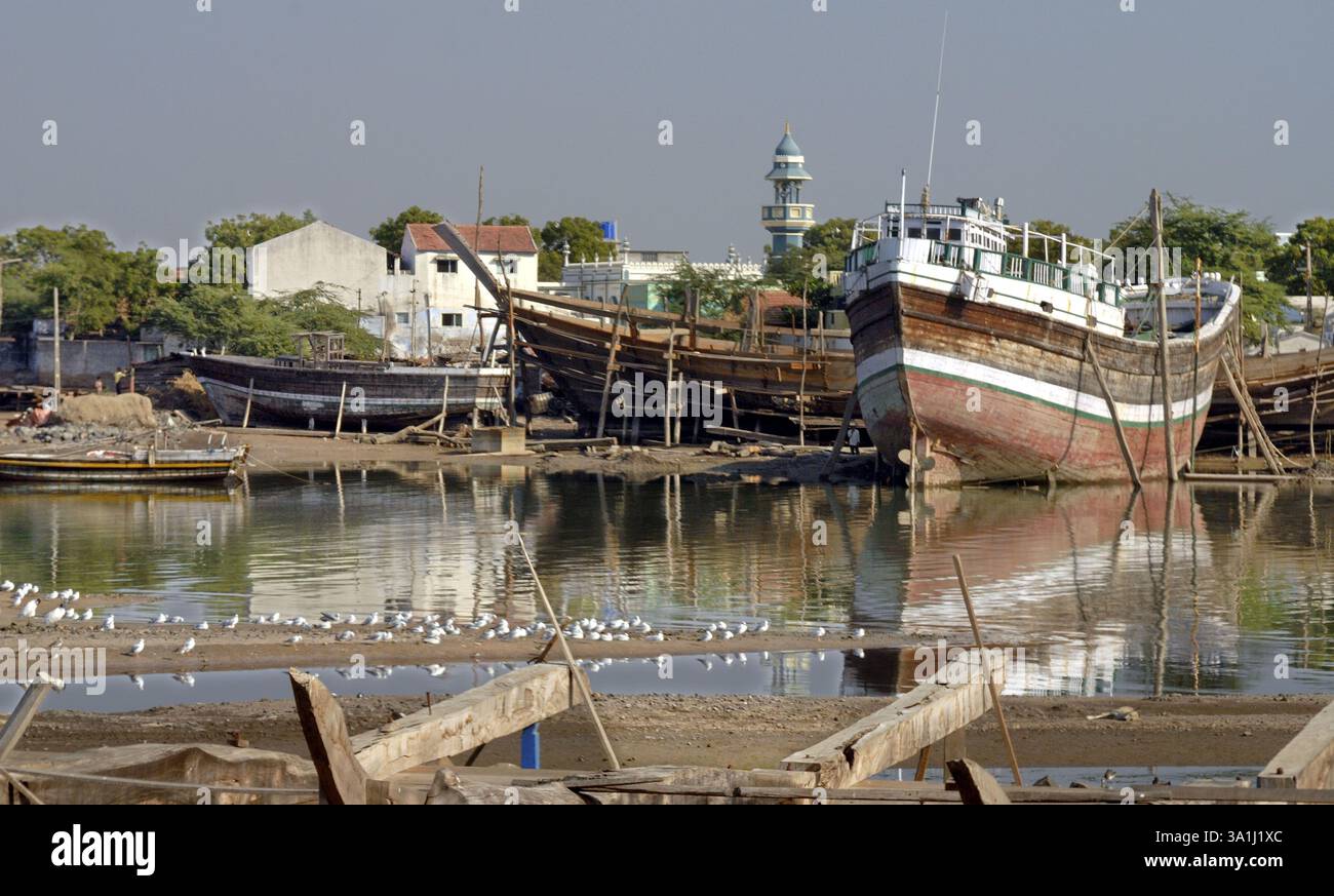 Ship Building at Mandvi, Kutch, Gujarat, India, Asia Stock Photo - Alamy