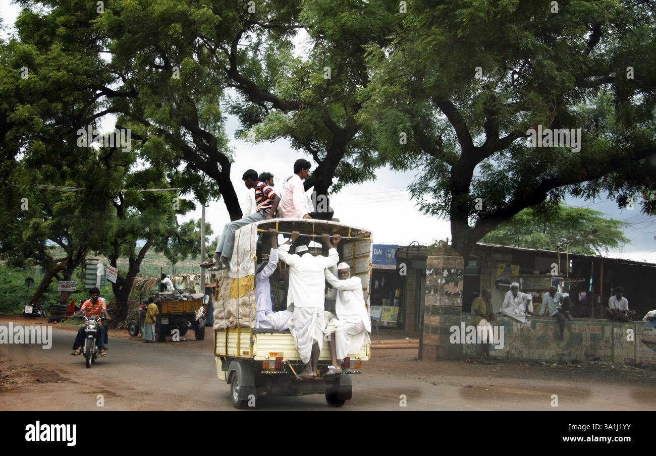 India tempo hi-res stock photography and images - Alamy