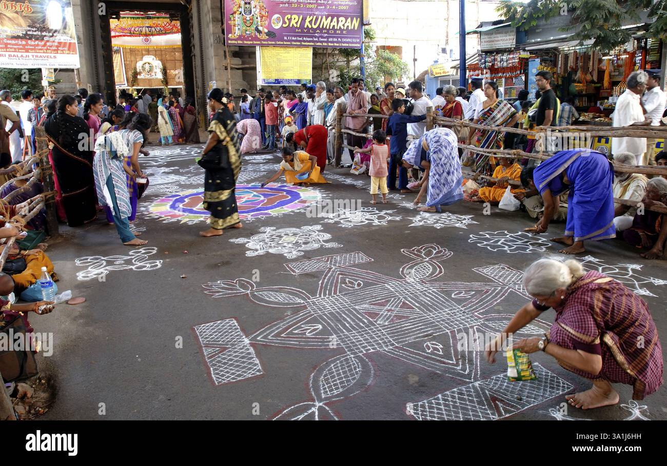 Making Kolam in front of Kapaleswara temple, Mylapore, Chennai, Tamil ...