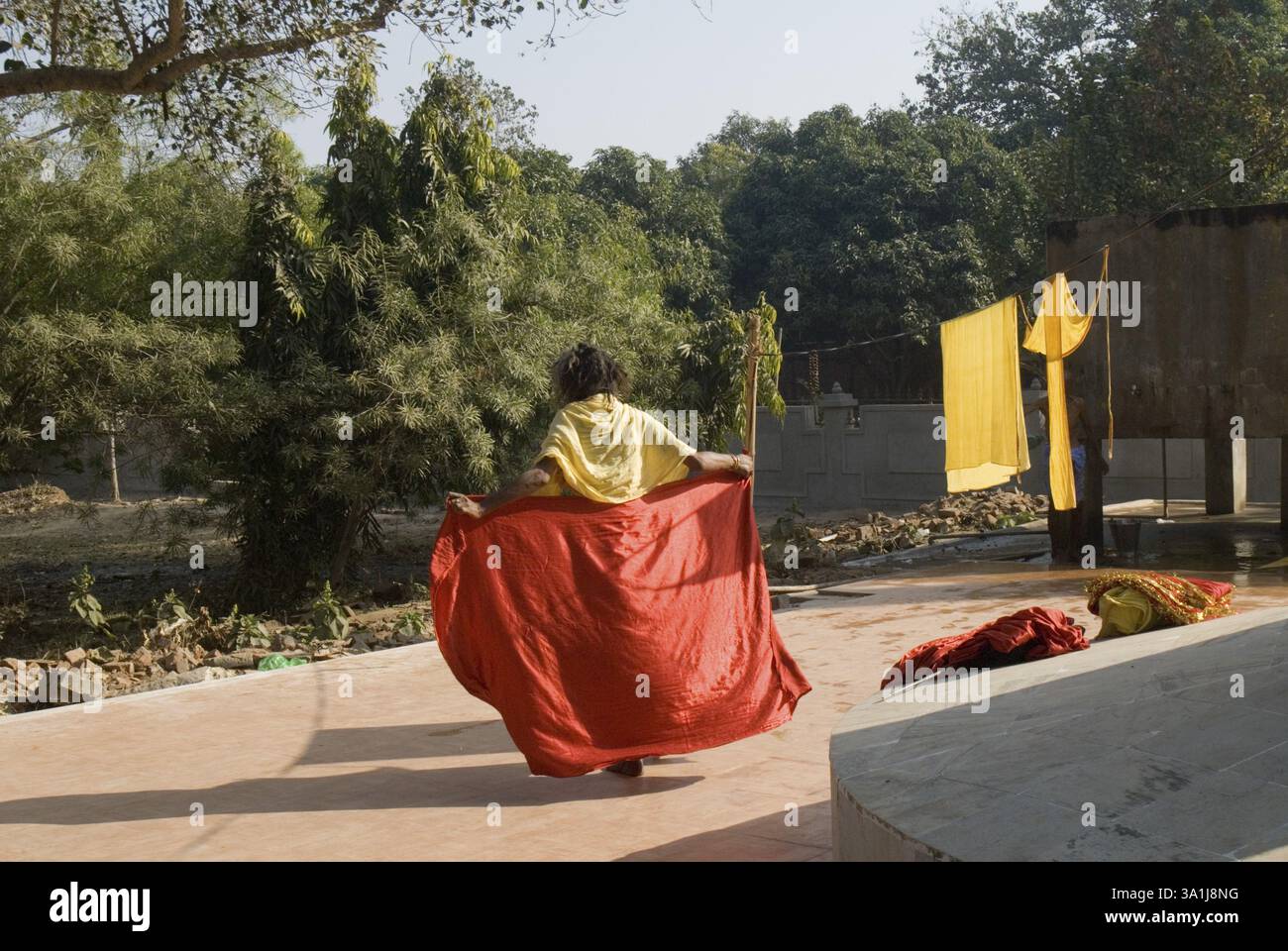 Priest wearing dhoti in Bhadrakali temple, Itakhori, Jharkhand, India ...