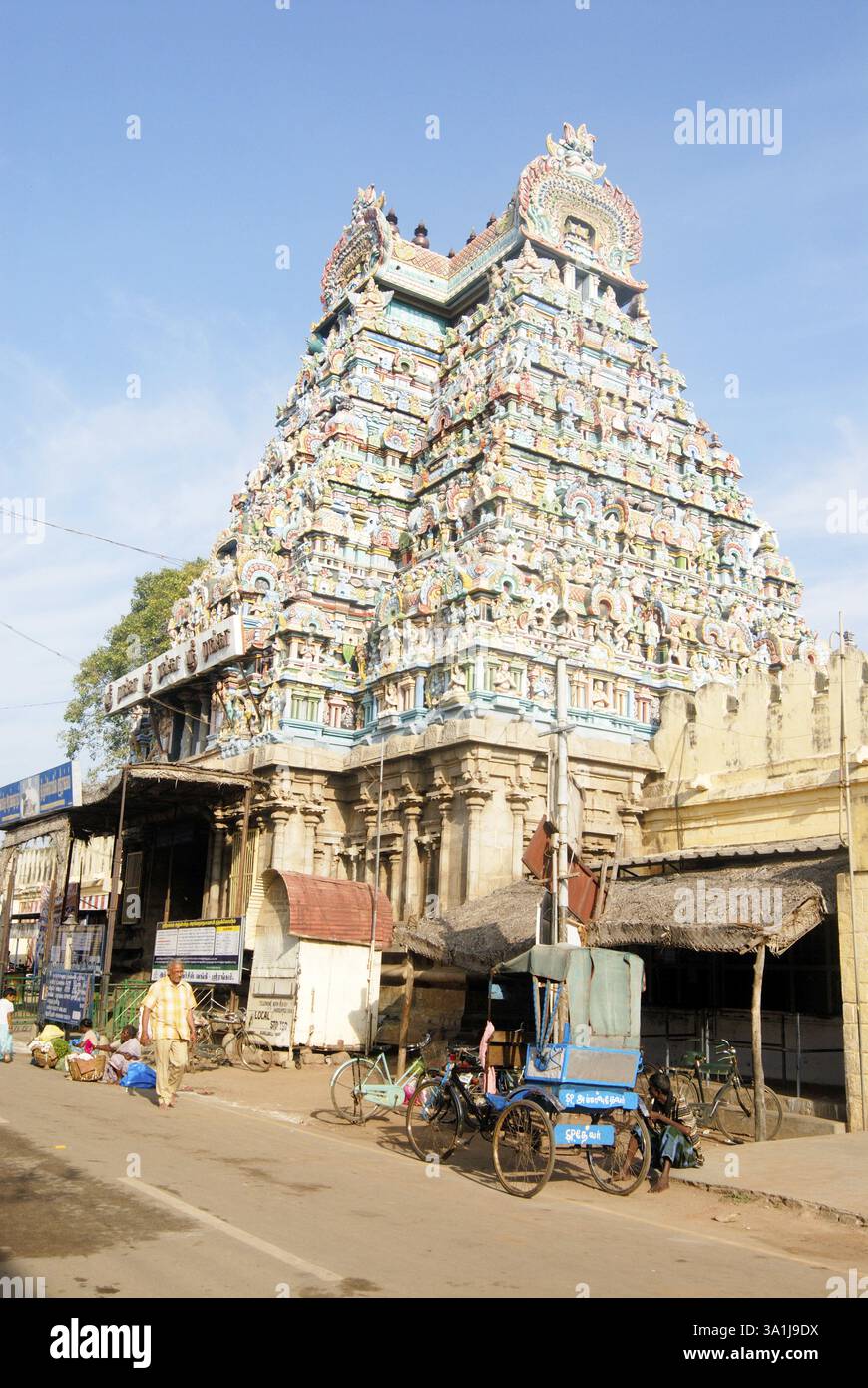 Main entrance of gopuram at Sri Ranganathswami temple, Tiruchirappalli ...