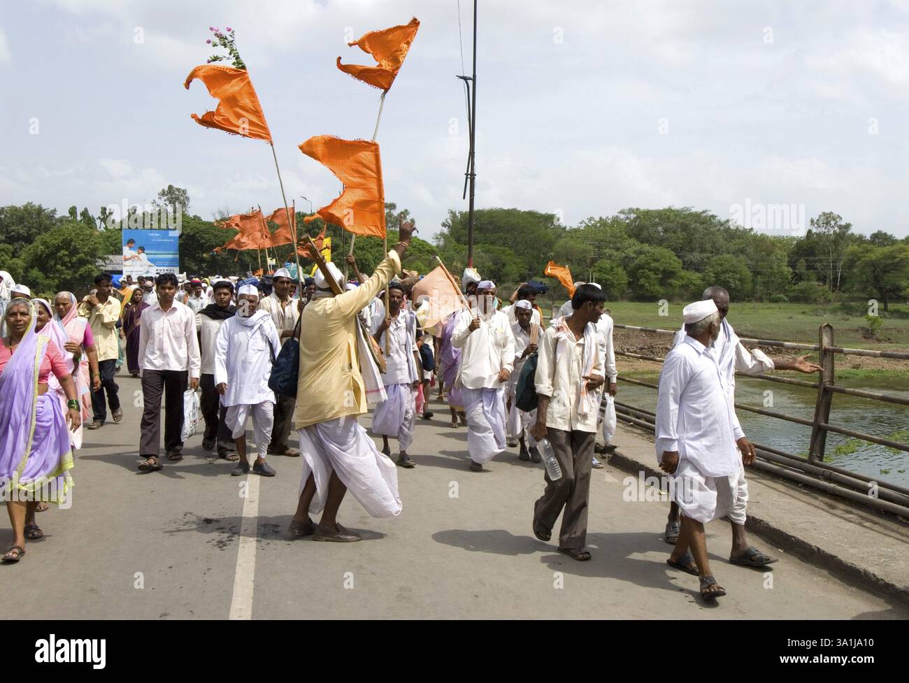 Group of village people on pilgrimage of vari, procession from Alandi ...