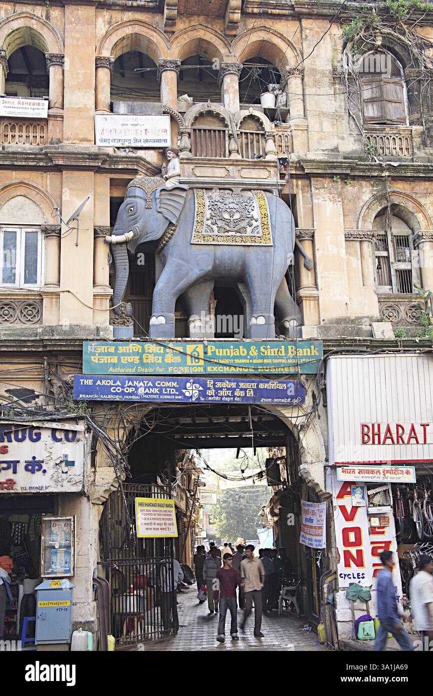 Old building Bhangwadi mass urban housing, Kalbadevi Road, Marine Lines ...