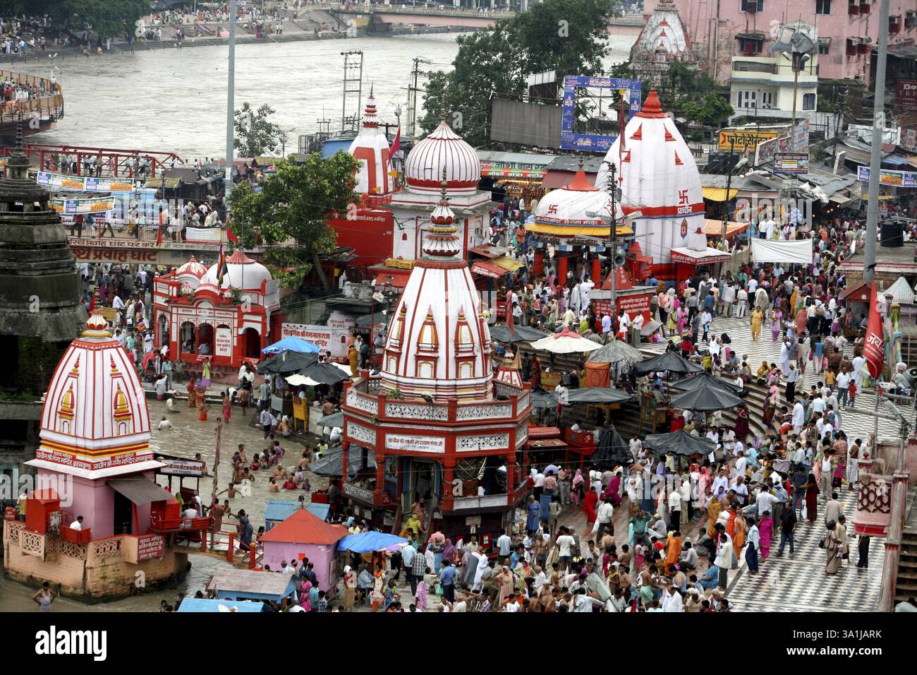 Temples near the Har Ki Pauri literally means Footsteps of the Lord is ...
