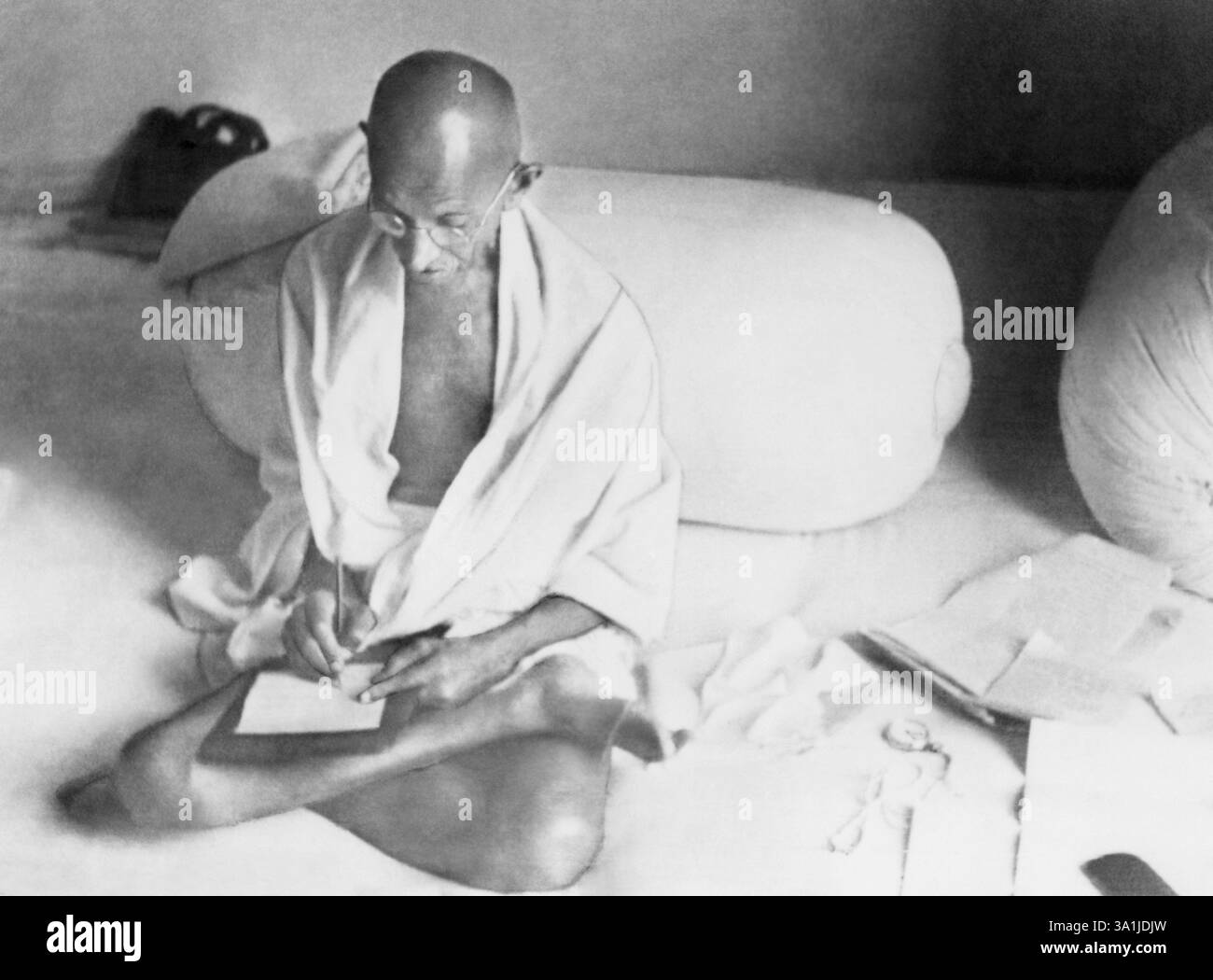 Mahatma gandhi writing hi-res stock photography and images - Alamy