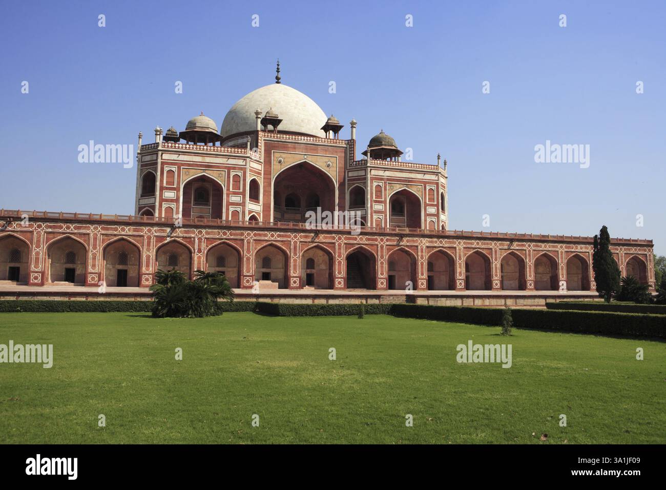Humayun's tomb built in 1570 made from red sandstone and white marble ...