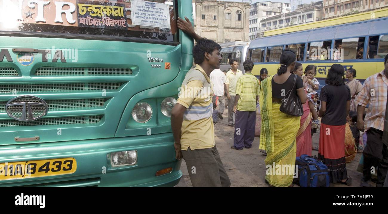 Street scene, local bus standing and passengers waiting, Calcutta NAw ...