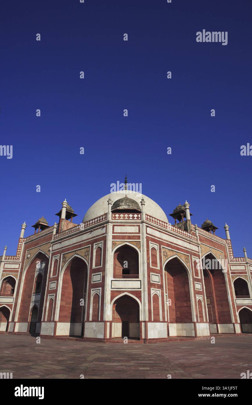 Humayun's tomb built in 1570 made from red sandstone and white marble ...