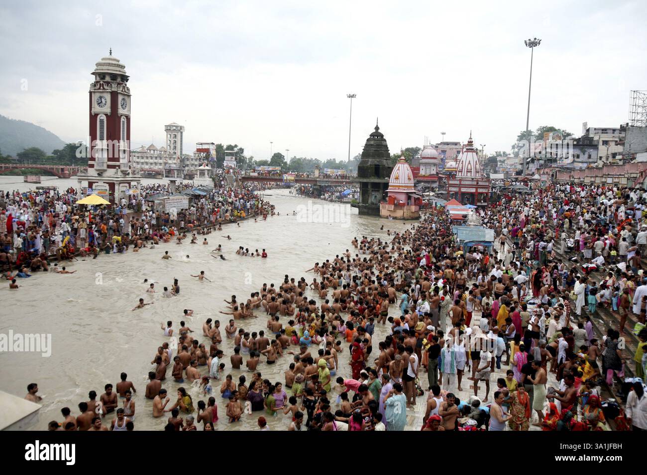 Devotees taking holy dip, Har Ki Pauri literally means Footsteps of the ...