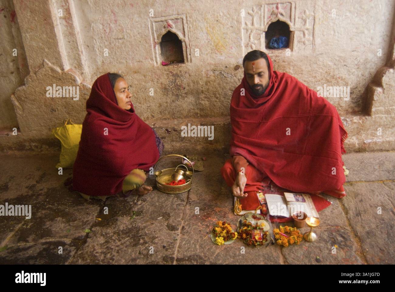 Priest chanting in temple of Baba Baidyanath very famous One of the ...