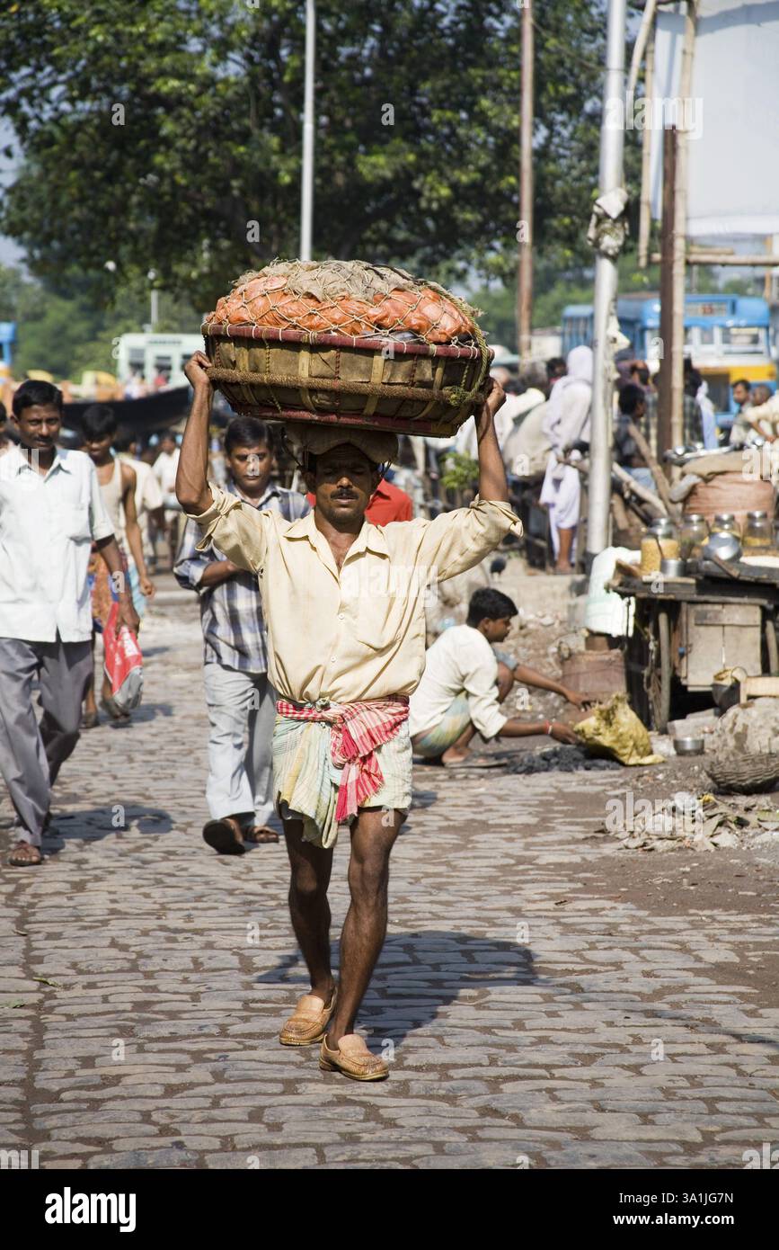 Man holding loaded cane bucket on his head, Howrah, Calcutta NAw ...