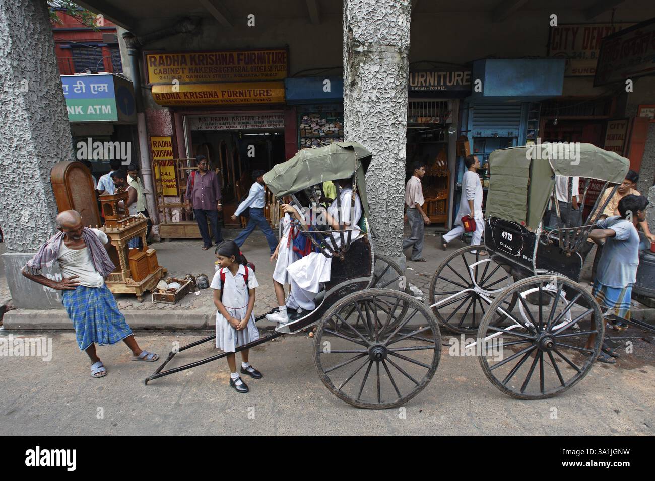 Hand rickshaw with puller, Calcutta, West Bengal, India, Asia Stock ...