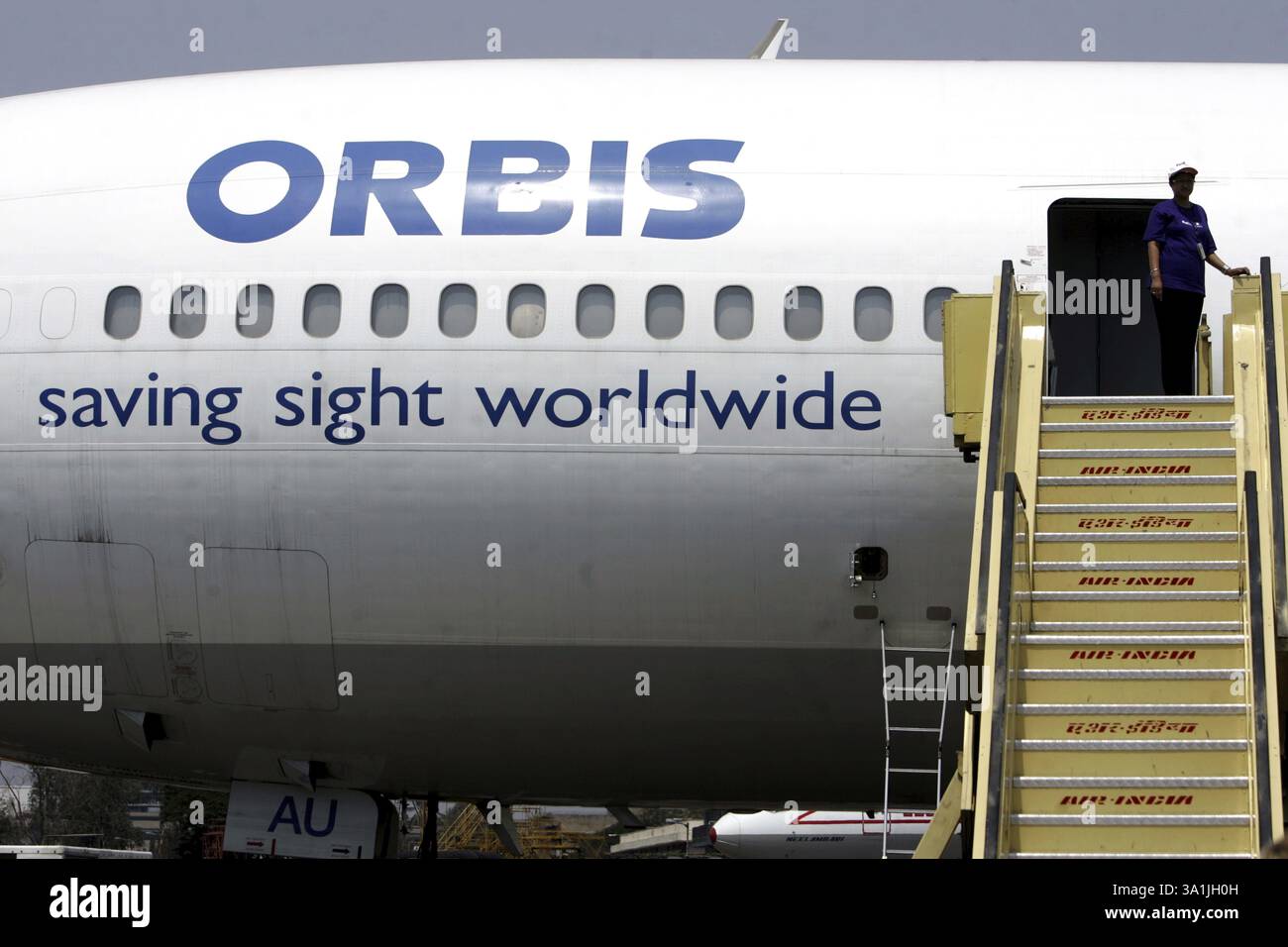 The world's only airborne ophthalmic surgical and training facility ...