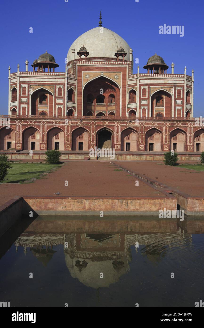 Humayun's tomb built in 1570 made from red sandstone and white marble ...