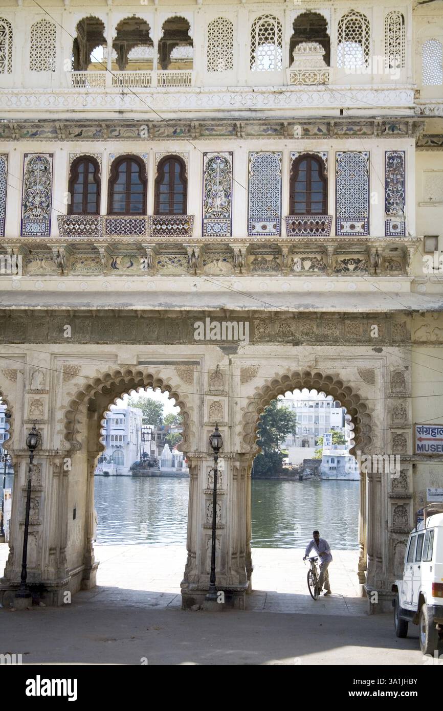 Traditional houses of Indian architecture at Chand pole Road, Udaipur ...