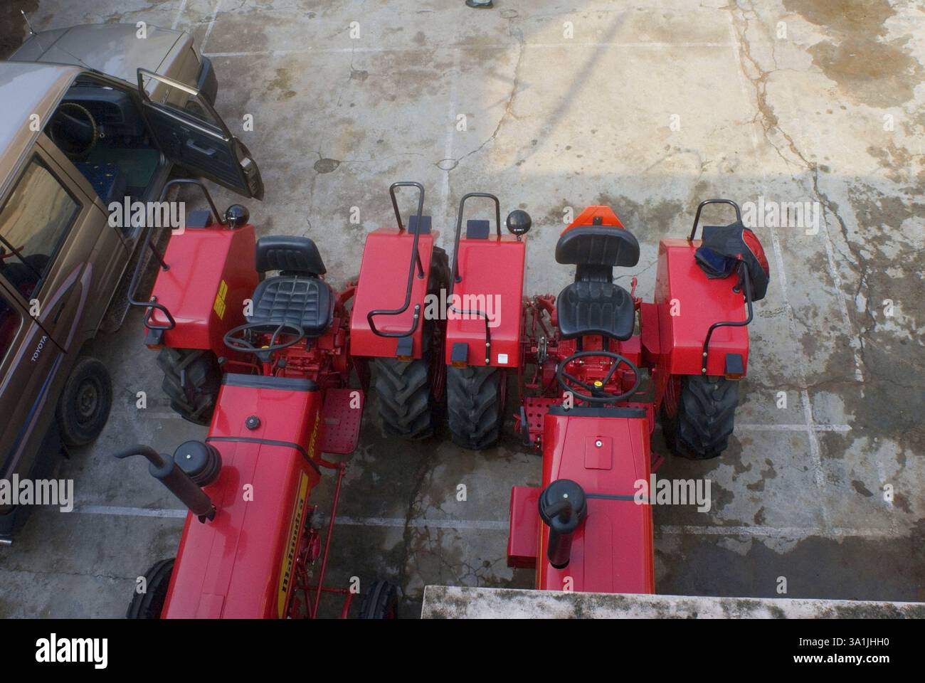 Red tractor unit hi-res stock photography and images - Alamy
