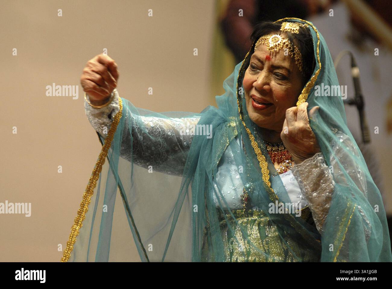 Kathak classical dancer Sitara Devi performs at Shanmukhananda Hall in ...